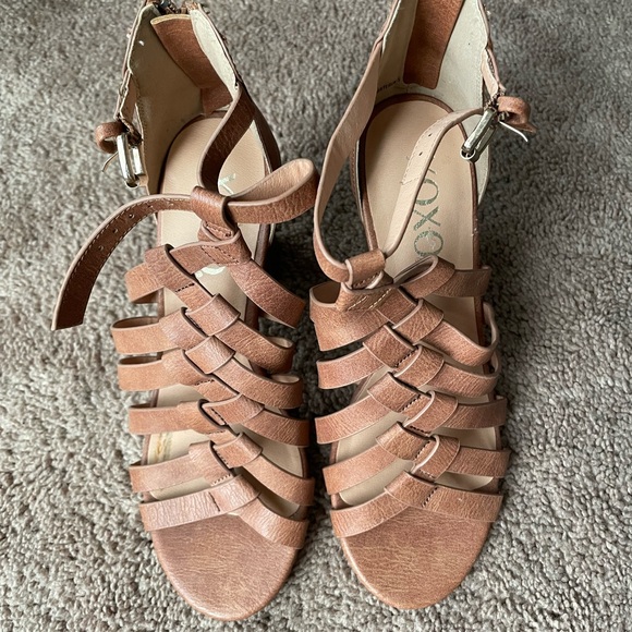 XOXO | Shoes | Xoxo Tan Woven Leather Sandals | Poshmark